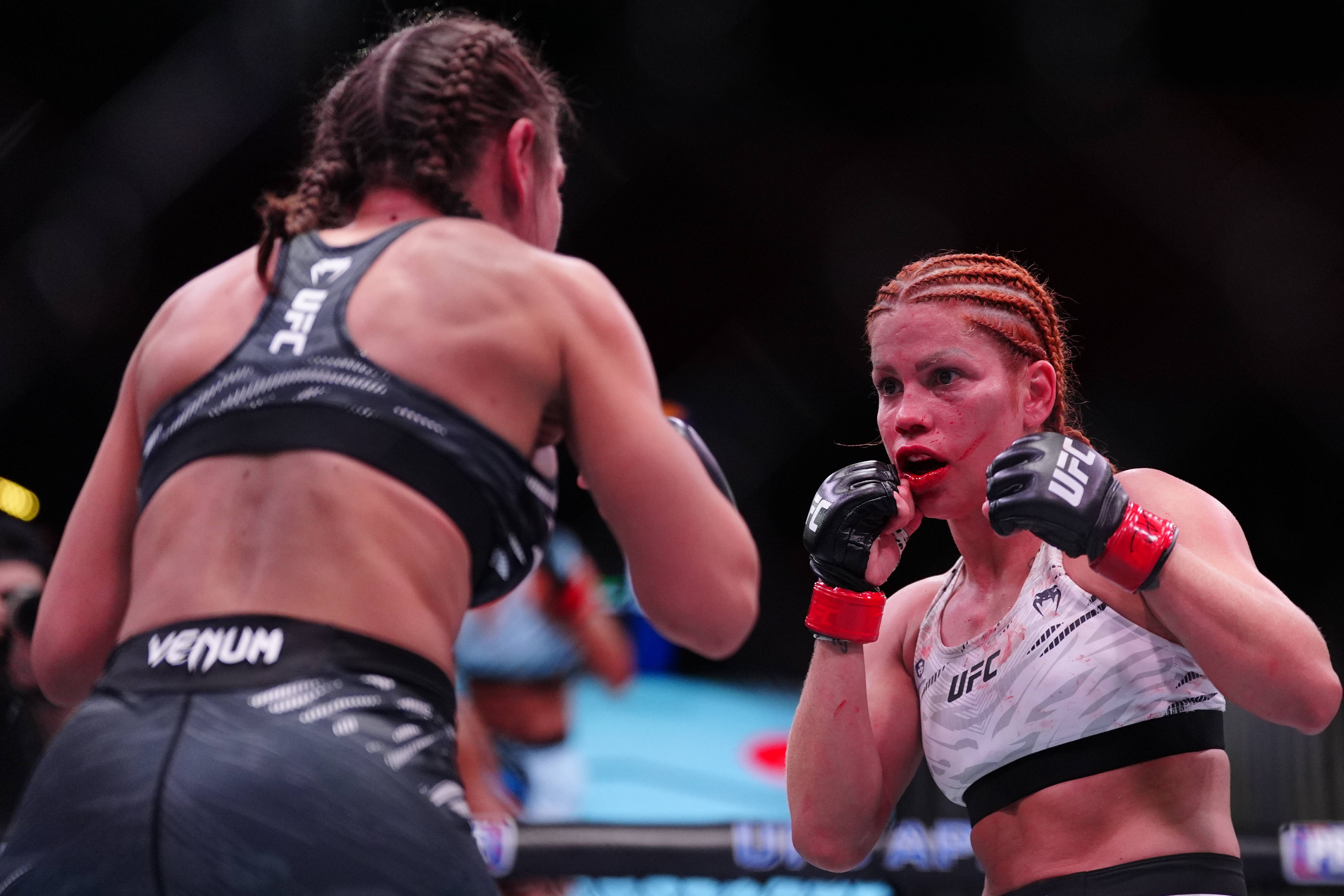 Alice Ardelean a câștigat primul meci în UFC. Ce bonus a luat | Sport.ro